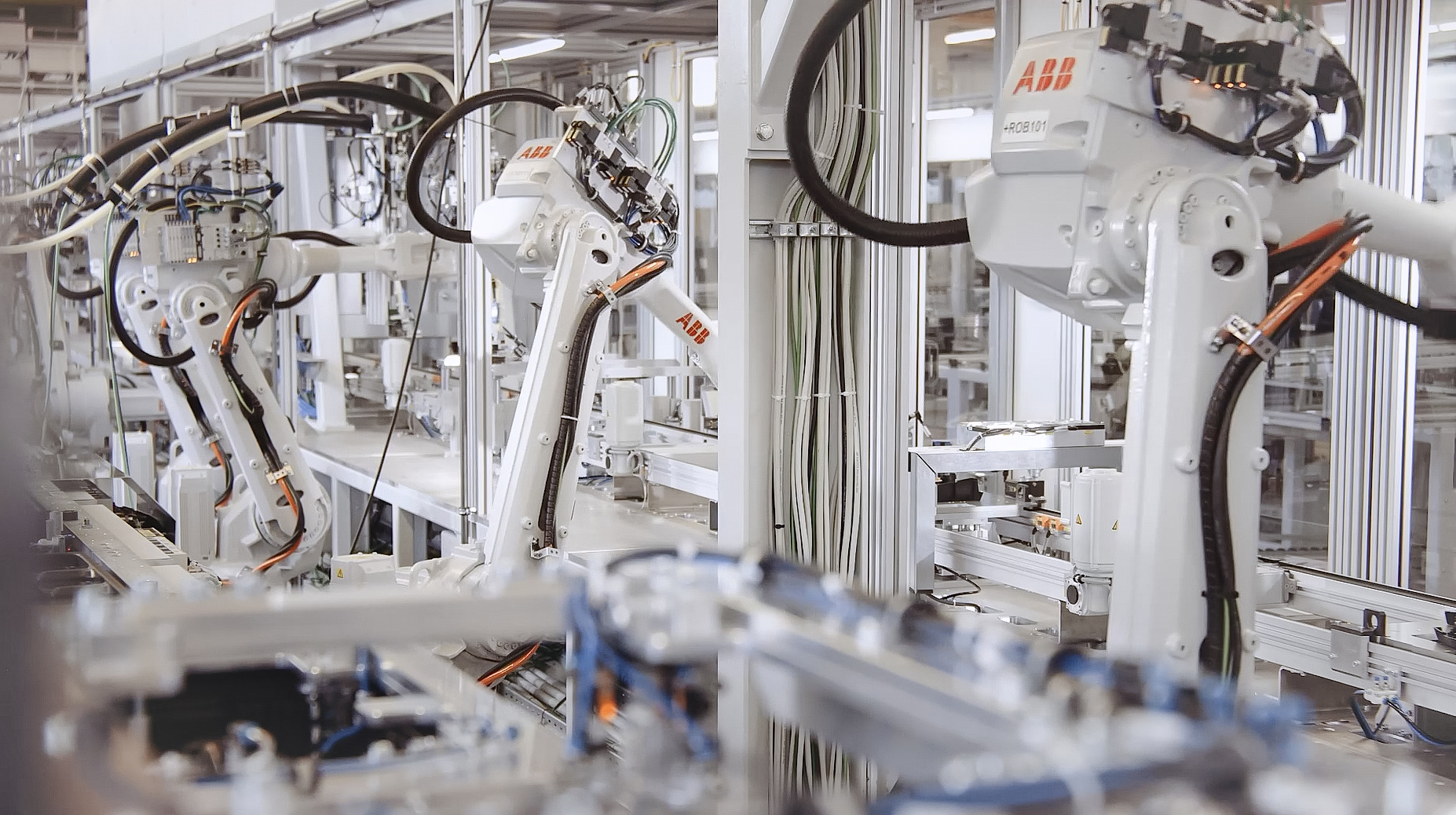 33 trucks | 70 meters of automation technology | Assembly line on the ...